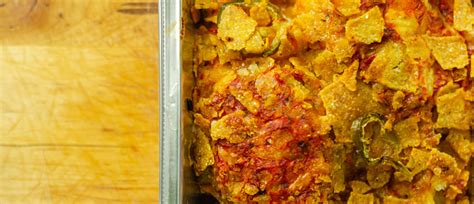 칠리와 치즈 토마토 소스를 곁들인 닭가슴살 필레 체다와 칠리 크러미 나초 부스러기 갈은 치즈 0명에 대한 스톡 사진 및 기타