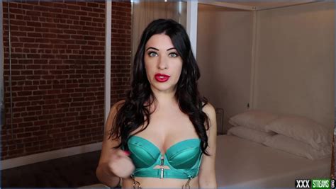 Mistress Justine Cross Holiday Bonus