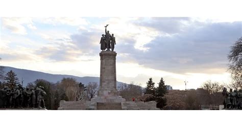 Готов е планът за ограждане на Паметника на Съветската армия