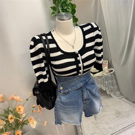 크롭 진주버튼 단가라 퍼프 니트가디건 [4컬러 어깨패드] 에이블리