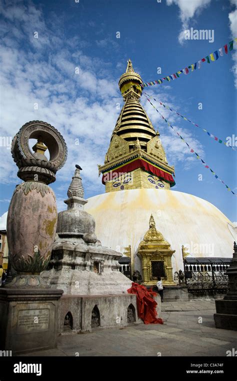 Buddhistische Stupa In Nepal Fotos Und Bildmaterial In Hoher
