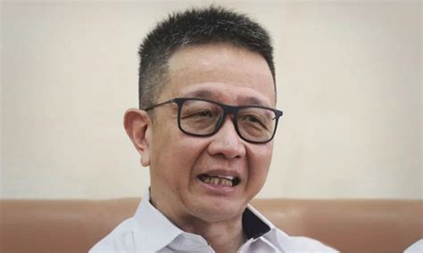 甲市政厅海报国旗出错，邓章钦问艾科玛 会否行动”