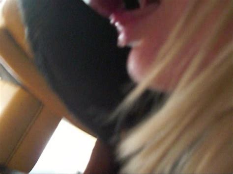 Blonde Whore Sensually Sucks A Dog Dick In Close Up Mode Zoo Tube 1