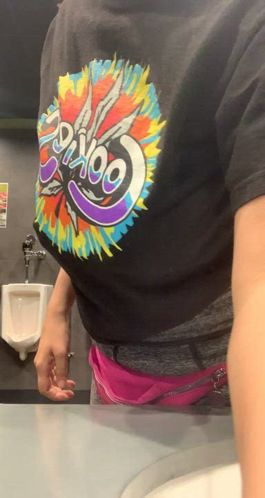 A Sneaky Titty Reveal While Im Supposed To Be Working 🤫🤐 Scrolller