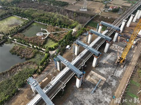 荆荆高铁打通全线咽喉要道 跨汉宜铁路钢盖梁吊装全部完成 荆楚网 湖北日报网
