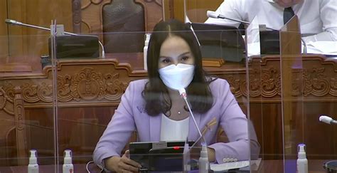 Ц Мөнхцэцэг Вакцин татан авалтад улс төрийн мэдрэмжтэй хандах хэрэгтэй