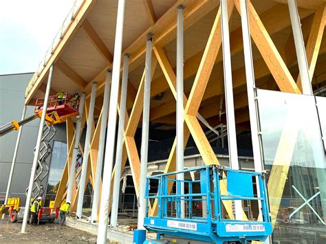 Nmis Glam Facade Installation