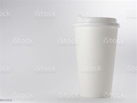 테이크 아웃 흰색 빈 종이 커피 컵은 흰색 배경에 고립 된 컵 뚜껑으로 모의 0명에 대한 스톡 사진 및 기타 이미지 0명