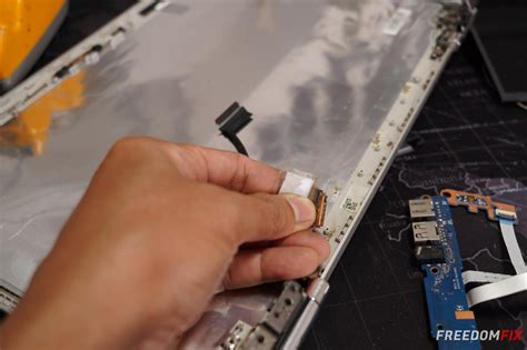 รับเปลี่ยนสายแพรโน๊ตบุ๊คไหม้ โดนน้ำ เมนบอร์ดเสีย ช๊อต ภาพไม่ขึ้นจอ ราคา ไม่แพง