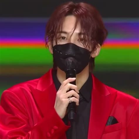 빨간 정장 젖은 머리 ️ Youtube