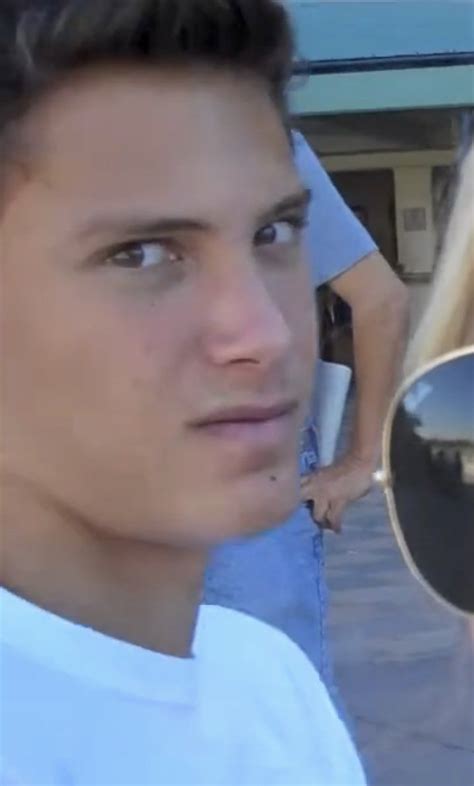 Pin By On New Funny Videos Extremely Funny Jokes Funny Gif