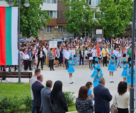 В Берковица отбелязаха 24 май с богата програма и коктейл от кмета снимки