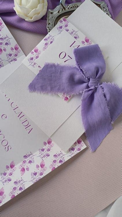 결혼식 이벤트 공예 꽃 꽃무늬 낭만적인 디자인 럭셔리 리본 문구 바이올렛 발표 보라색 보라색 리본 부드러운 분홍색 삽화 상세한 섬세한