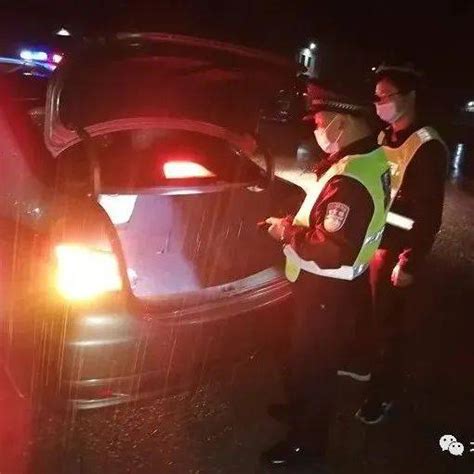 近日，北流警方开展查缉毒品统一行动清查信息检查点