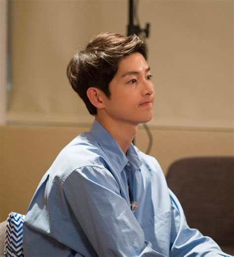 송중기 두부상 매력만점…변함없는 방부제 미모 네이트 연예