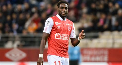 Mercato Cest Officiel Boulaye Dia Débarque à Villarreal