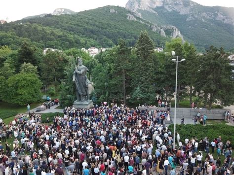 Випуск 2018 на ППМГ Враца отпразнува грандиозно своя бал снимки