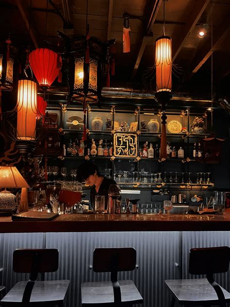 บาร์ ไม่ ลับย่านเยาวราช🥃🥀 แกลเลอรีที่โพสต์โดย 𝓅𝓇𝒶𝑒𝓌𝓅𝓁𝑜𝓎 Lemon8