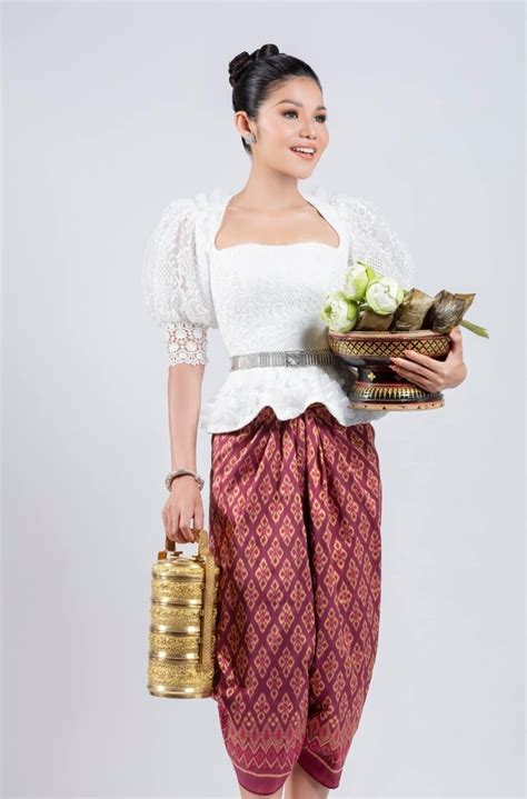 រូបយូរហើយ សុខៗ ម៉ៃ សុគន្ធ លើកយកមករិះគន់ មាស សុខសោភា តែត្រូវហ្វេនដាក់វិញផាំងៗ Khmerload