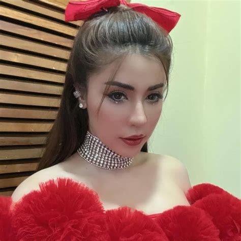 ហេតុអីស្រីស្អាតសុខ ពិសី៖ ច្រើនតែឯកោ សារព័ត៌មាននគរធំ