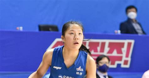 박지현 결승득점 우리은행 4강 Po 1차전서 삼성생명에 역전승