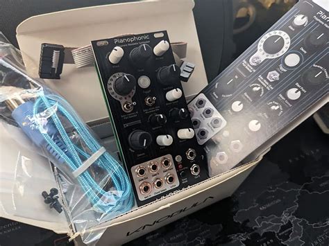 Knobula Pianophonic 8 Voice Polyphonic Wavetable Synthesizer Reverb