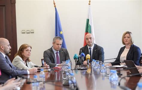 Двама министри представиха електронния Централен регистър на особените залози