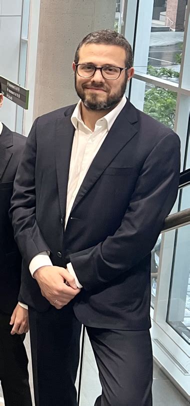 Dr Emre Aslan Résident En Radiologie Se Mérite Une Bourse De