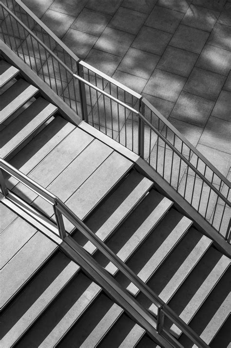 계단의 흑백 사진 사진 Unsplash의 무료 회색 이미지