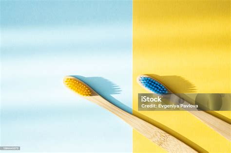 천연 제로 폐기물 대나무 칫솔 친환경 목조 개인 치과 진료 액세서리 지속 가능한 라이프 스타일을위한 플라스틱 무료 세면도구 0에 대한 스톡 사진 및 기타 이미지 Istock