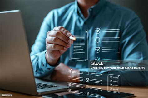 체크리스트 아이디어 및 설문 조사 양식 작성 빠른 체크리스트 및 비즈니스 보고서 작업 관리 경영자에 대한 스톡 사진 및 기타 이미지 Istock