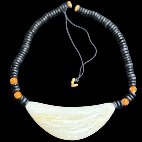 Giant Clam Shell Sinahi Necklace 4 — Leilanis Attic