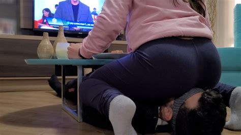 Ignoring And Farting On My Bf While He Serves Me As My Seat Chilling