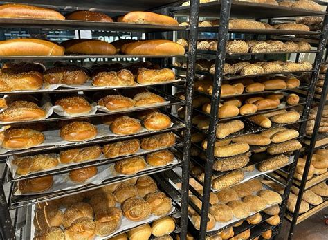 ‎רפאל בר לחמים רמהש‎ ‎מי שלא מכיר את המעדניה שלנו הכול טרי טרי במחירים הכי טובים שיש והטעם