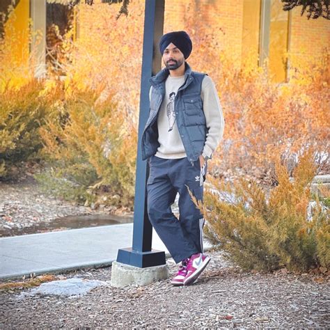 Harshdeep Singh Sales Associate Mobiling Linkedin