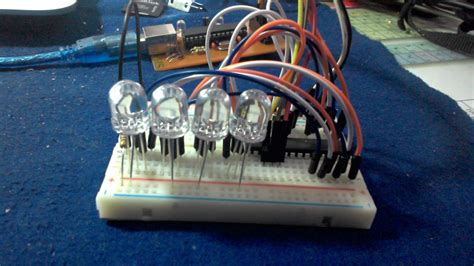 Microcontrolador Atmega 8 De Atmel Control De 4 Leds Rgb Electrónica