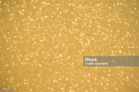 골드 반짝이 배경 반짝이는 블러 스팟 라이트 보케 샤이니 골드 라이트 배경 0명에 대한 스톡 사진 및 기타 이미지 0명 강철 그림자 Istock