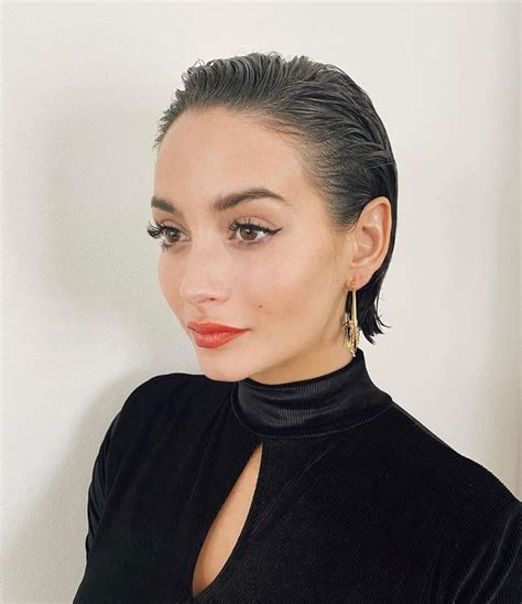 From Pool To Party 17 Wet Hair Looks For Summer That Actually Work