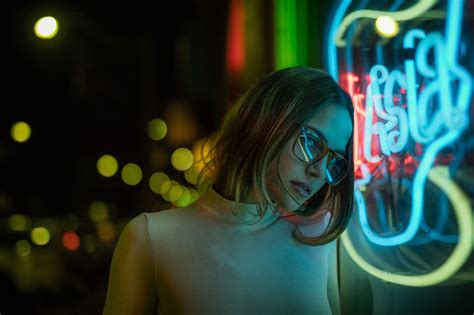 Fondos De Pantalla Mujer Modelo Noche Mujeres Con Gafas Morena Mirando Al Espectador