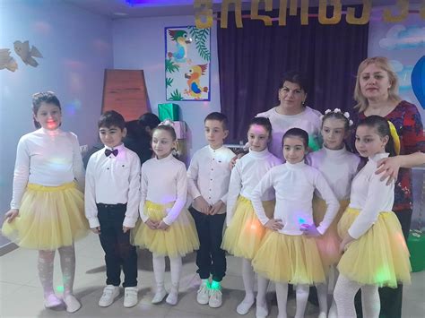 ივანდიდის საჯარო სკოლის დაწყებითი კლასების მოსწავლეებმა დედებს 3 მარტი