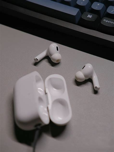 GPS Positioning Pop Up Window Connect Bluetooth Wireless Earbuds With Wireless Charging