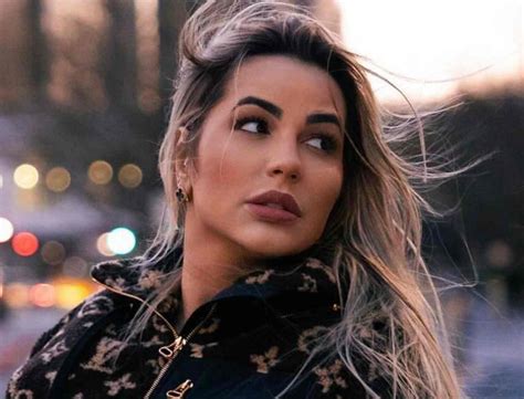 Assista Deolane Bezerra Desabafa Após Assinar Termo De Soltura