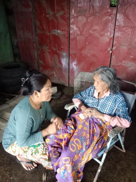 သတိလက်လွတ်လျှောက်သွားရင်း လမ်းပျောက်နေတဲ့ အဘွားနှစ်ဦးကို ပရဟိတအသင်းတွေက မိသားစုနဲ့ ပြန်လည်ဆက်သွယ