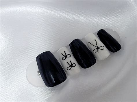 💖 할인 💖 당일출발 검정 리본 네일팁 에이블리