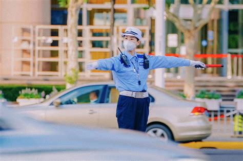 《警辅条例》施行满月，世纪大道上的女辅警有了新的牵挂