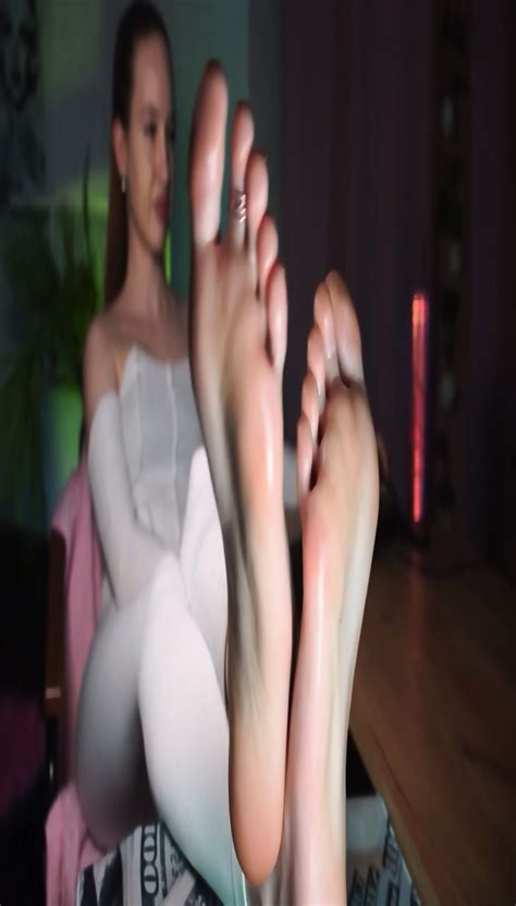 Dorthys Propped Up Soles On Cam Eporner