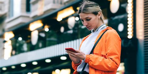 What Does Sus Mean In Among Us And When Texting The Slang Meaning And How To Use It Yourtango