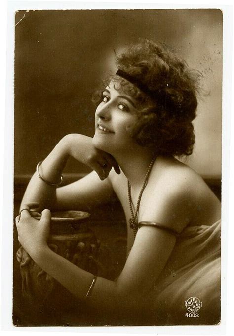1920s Glamour Glamor Pretty Young Lady Woman French Deco Photo Postcard
