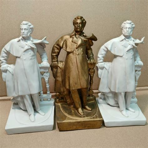 Фарфоровые статуэтки бисквит Часы Пушкин Пионерка Школьница Мать Дитя 500 грн Інші фігурки