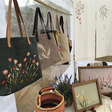 리버마켓문호리리버마켓동각뜰handmade 프리마켓embroidery 야생화자수 Handmade 가방 패턴 자수 가방 리본 자수